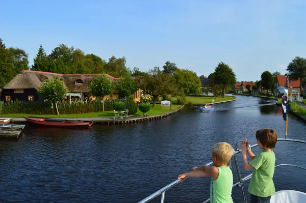 Mit dem Hausboot Friesland erleben ️ Hausboot mieten Friesische Seen