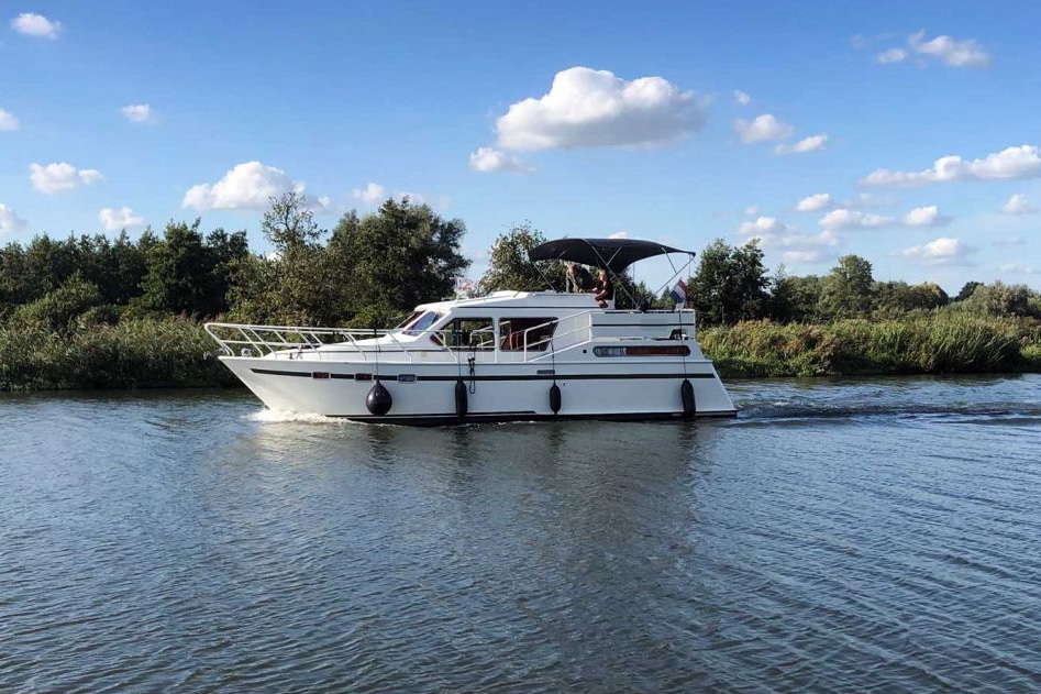 Larissa mit 3 Kabinen für bis zu 6 Personen mieten - Yachtcharter Huibers