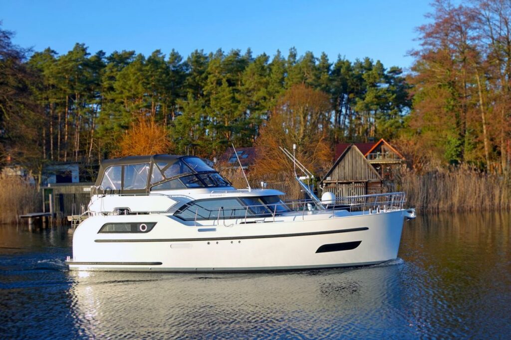 Schulz 37 mit 2 Kabinen für 4 Personen mieten - Yachtcharter Schulz